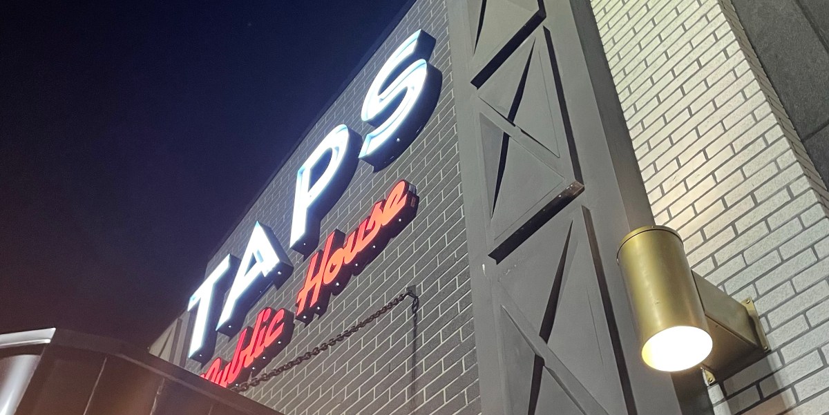 DINING AT TAPS PUBLIC HOUSE IN MISSISSAUGA! – SincerelyCeline